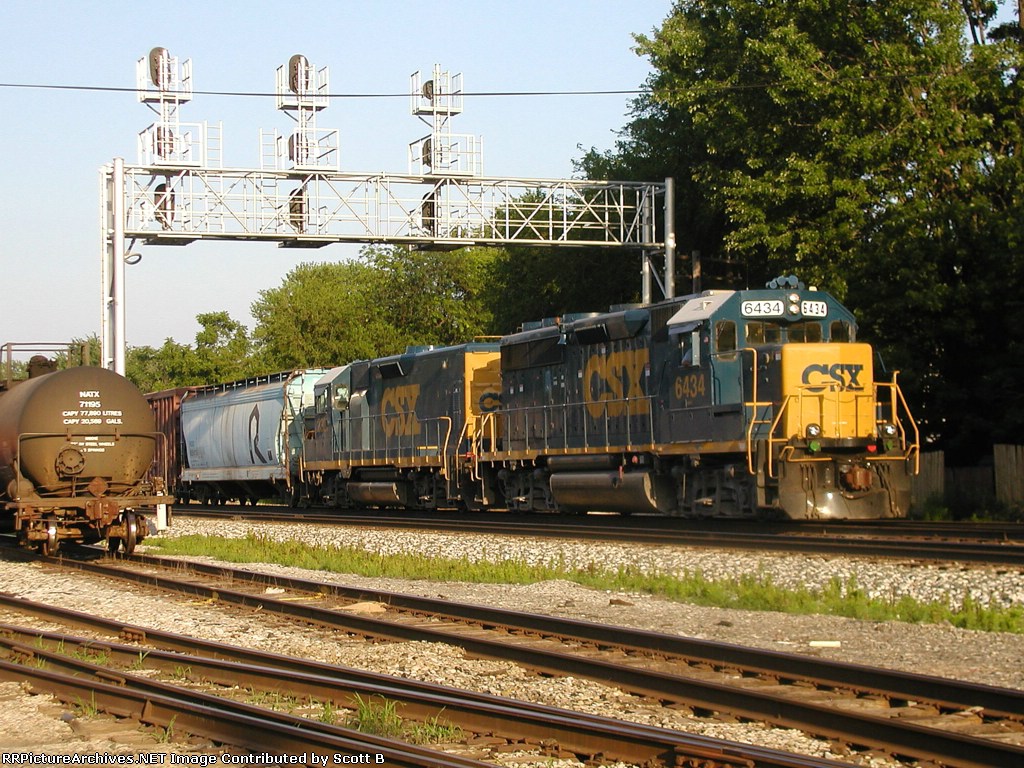 CSX 6434 Q635 7:10 P.M.